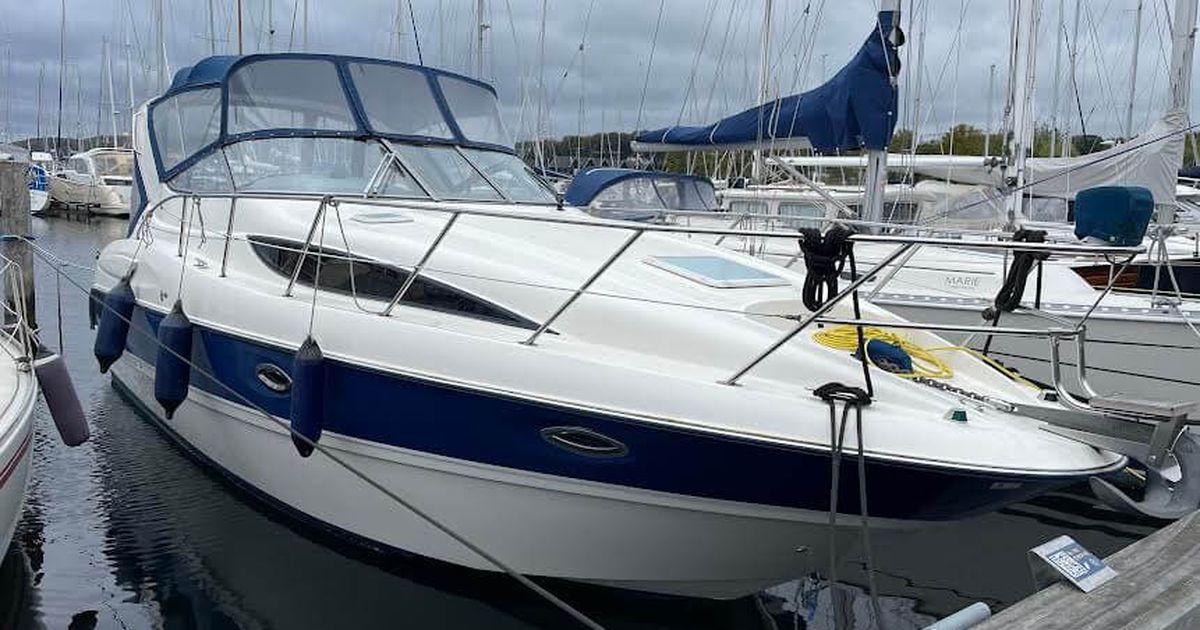 Bayliner 305 | Boat for sale | YachtBroker