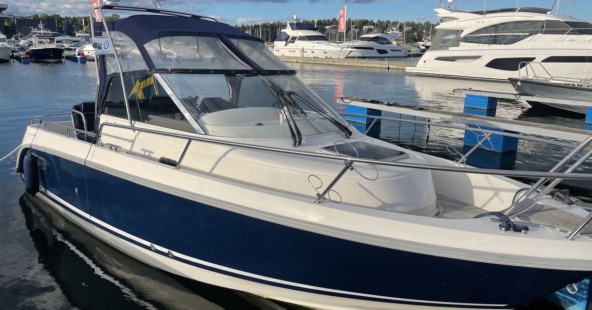 Aquador 25 WAE - Walkaround boat | Boat for sale | YachtBroker