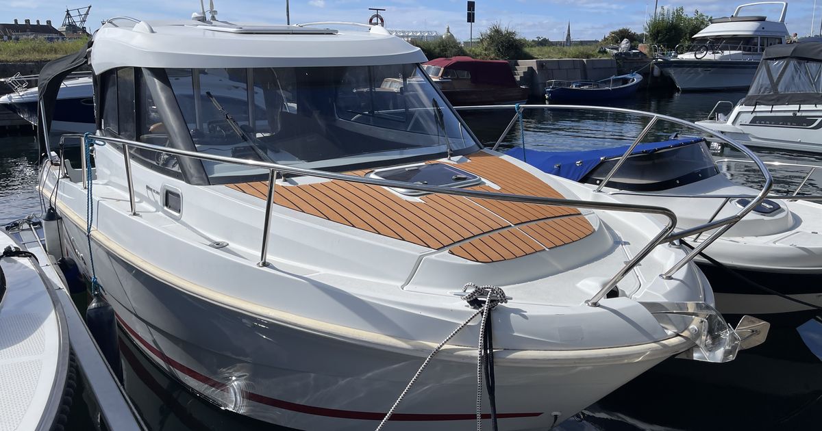 Bénéteau Antares 780 | Boat for sale | YachtBroker