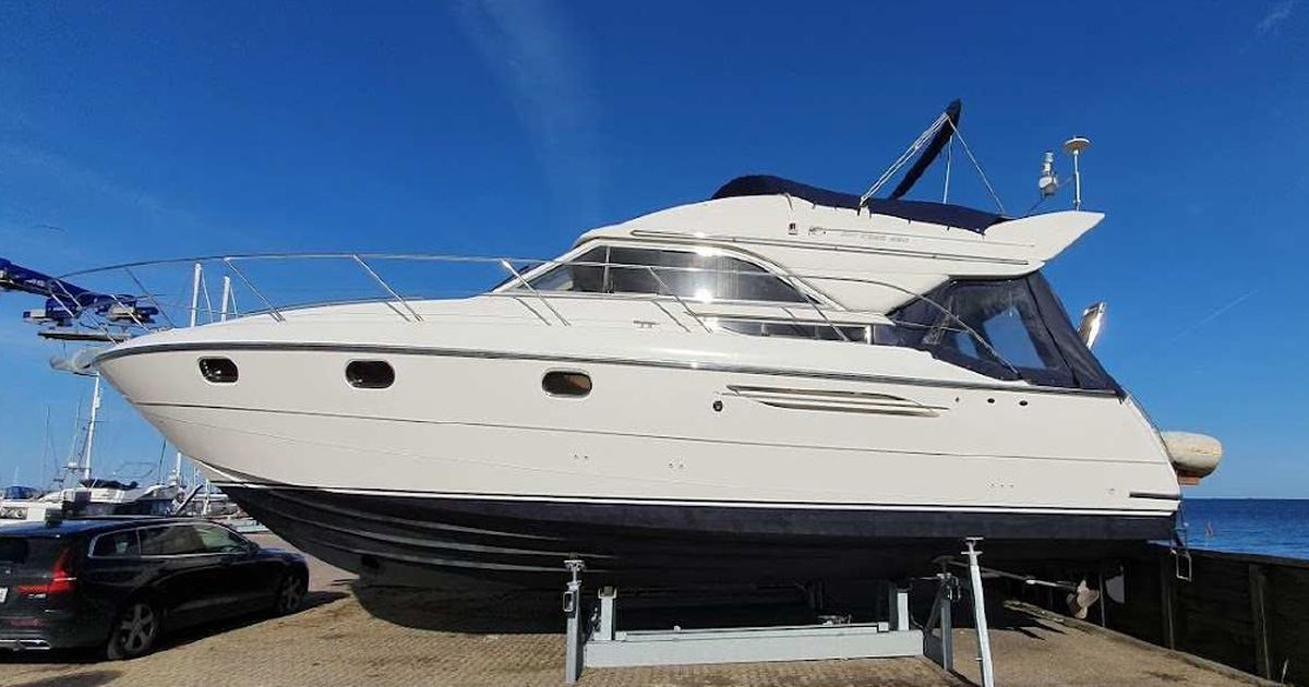 Princess 420 Flybridge | Båt till salu | YachtBroker