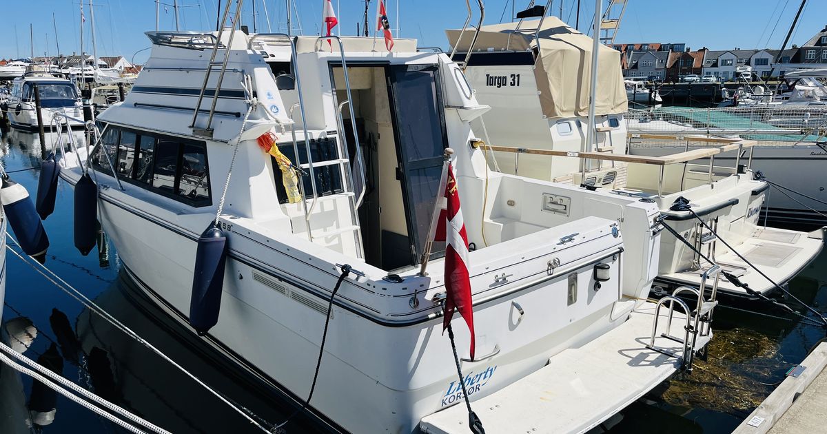 Bayliner 2858 Fly | Boat for sale | YachtBroker